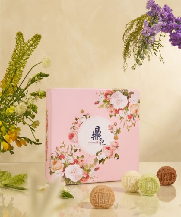 Assortment of Premium Snow Skin Mooncakes – 8 pcs in Designer Mooncake ...